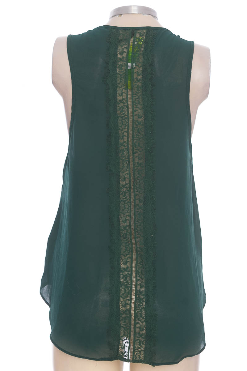 Top / Camiseta color Verde - Koaj talla XL de Segunda Mano | Closeando