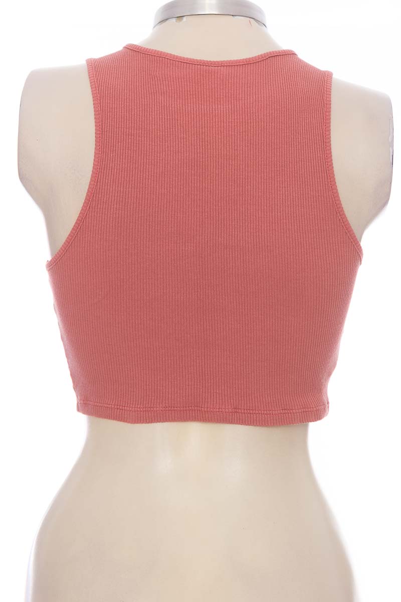 Top / Camiseta color Rosado - Leonisa talla S de Segunda Mano | Closeando