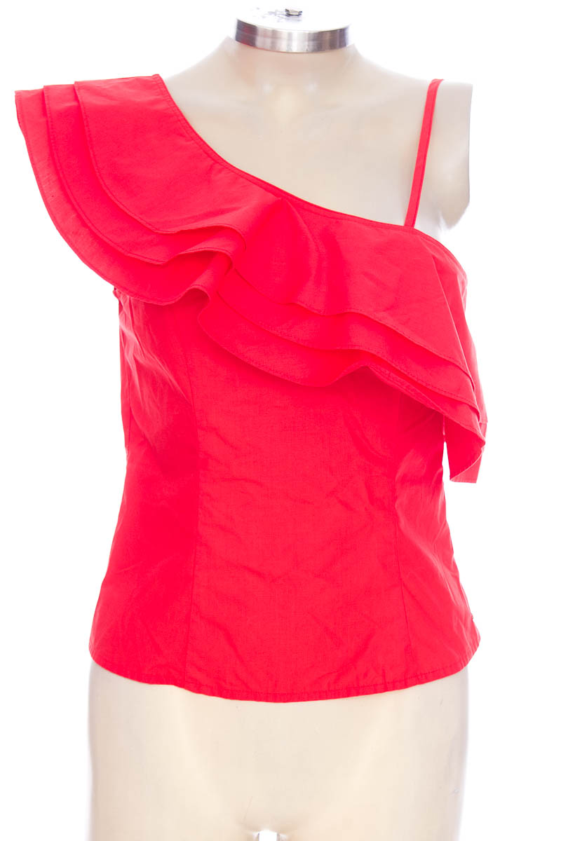 Top / Camiseta color Rojo - Studio F | Closeando