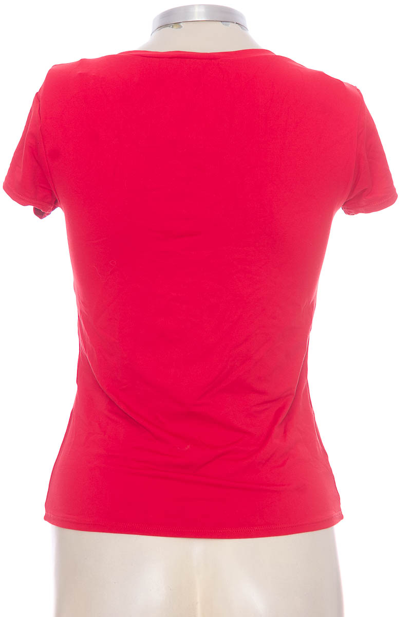 Top / Camiseta color Rojo - Studio F | Closeando