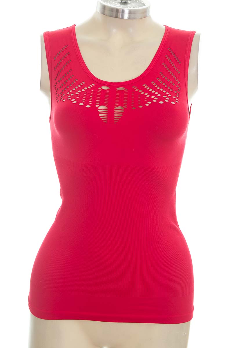 Top / Camiseta color Rojo - Tall | Closeando