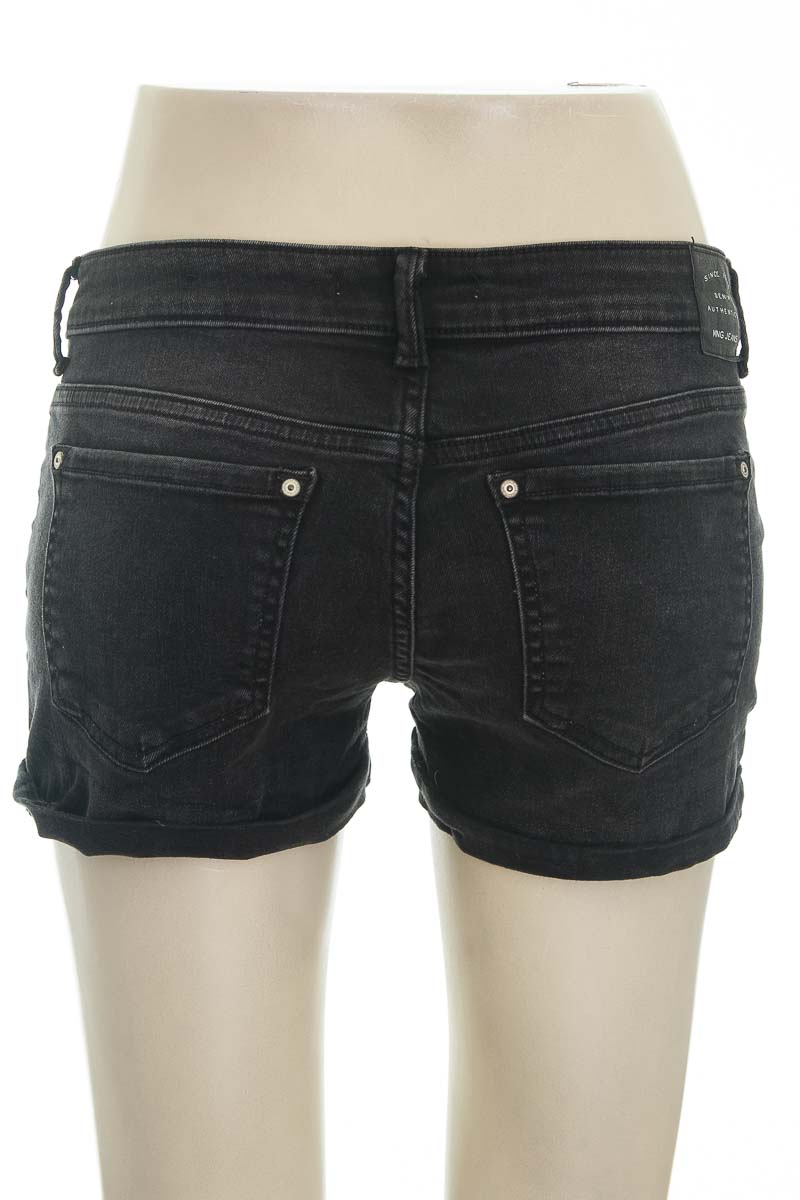 Short color Negro - MNG talla 4 de Segunda Mano | Closeando