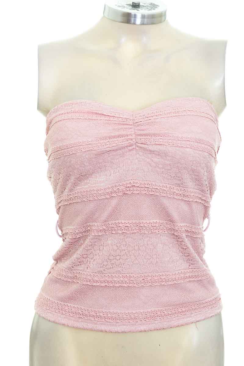 Top / Camiseta color Rosado - California Inn | Closeando