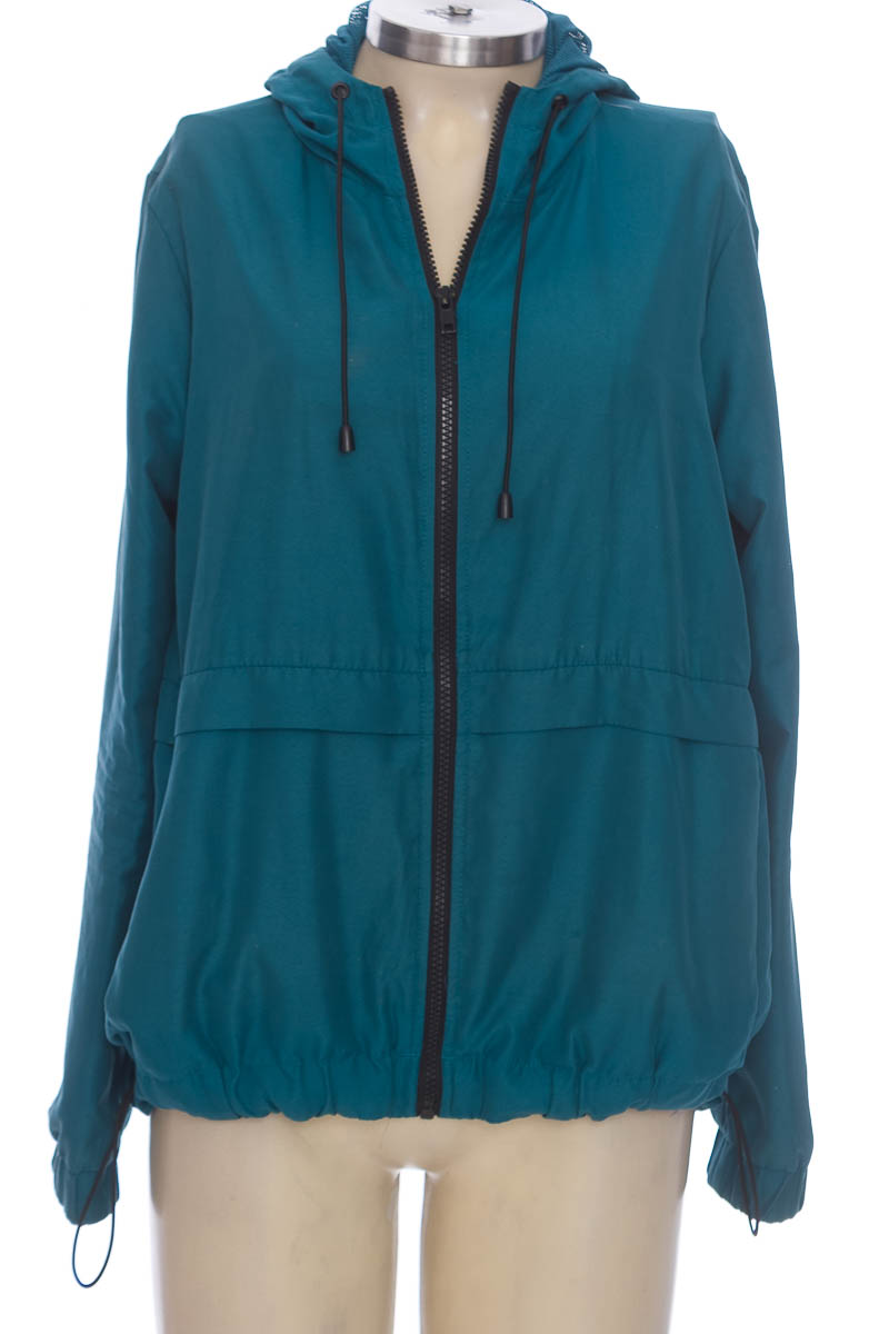 Chaqueta / Abrigo color Verde - Forever 21 | Closeando