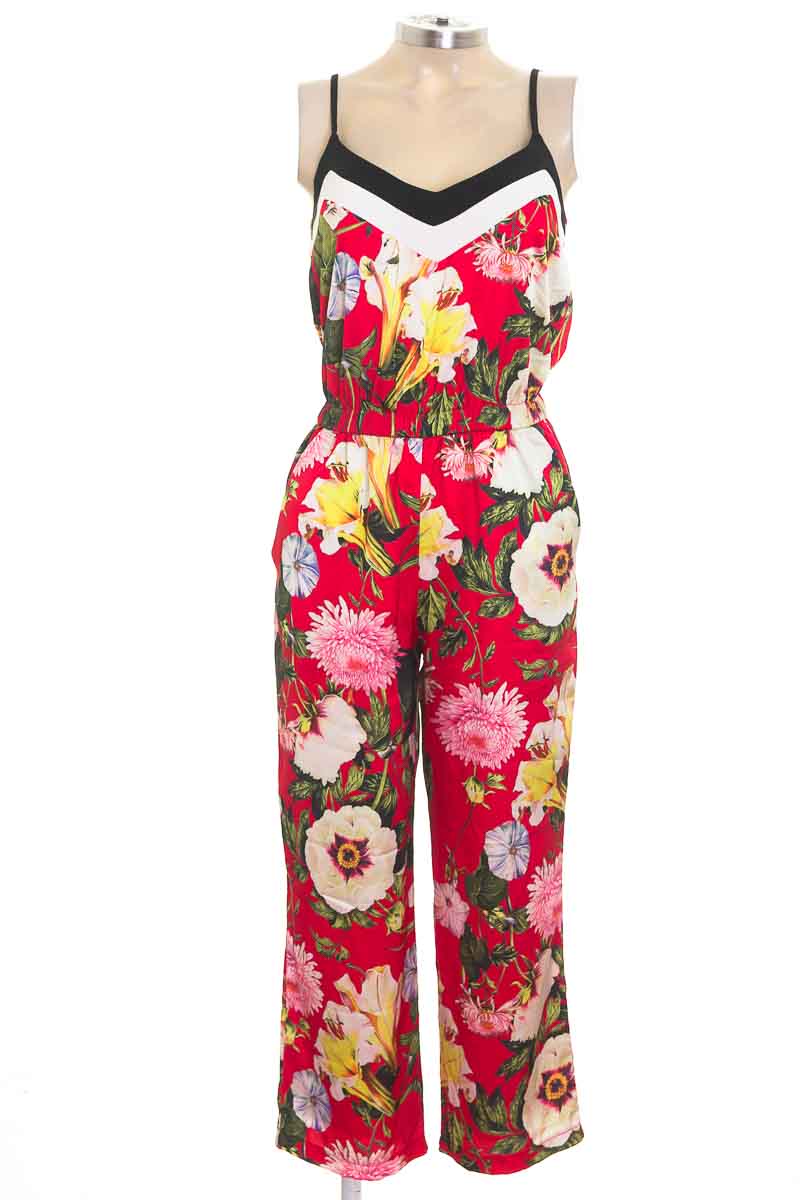 Vestido / Enterizo color Rojo - ELA | Closeando