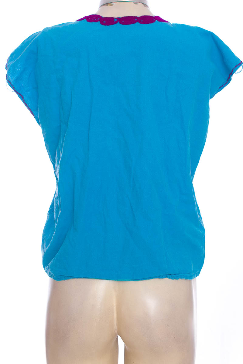 Top / Camiseta color Azul - Closeando | Closeando