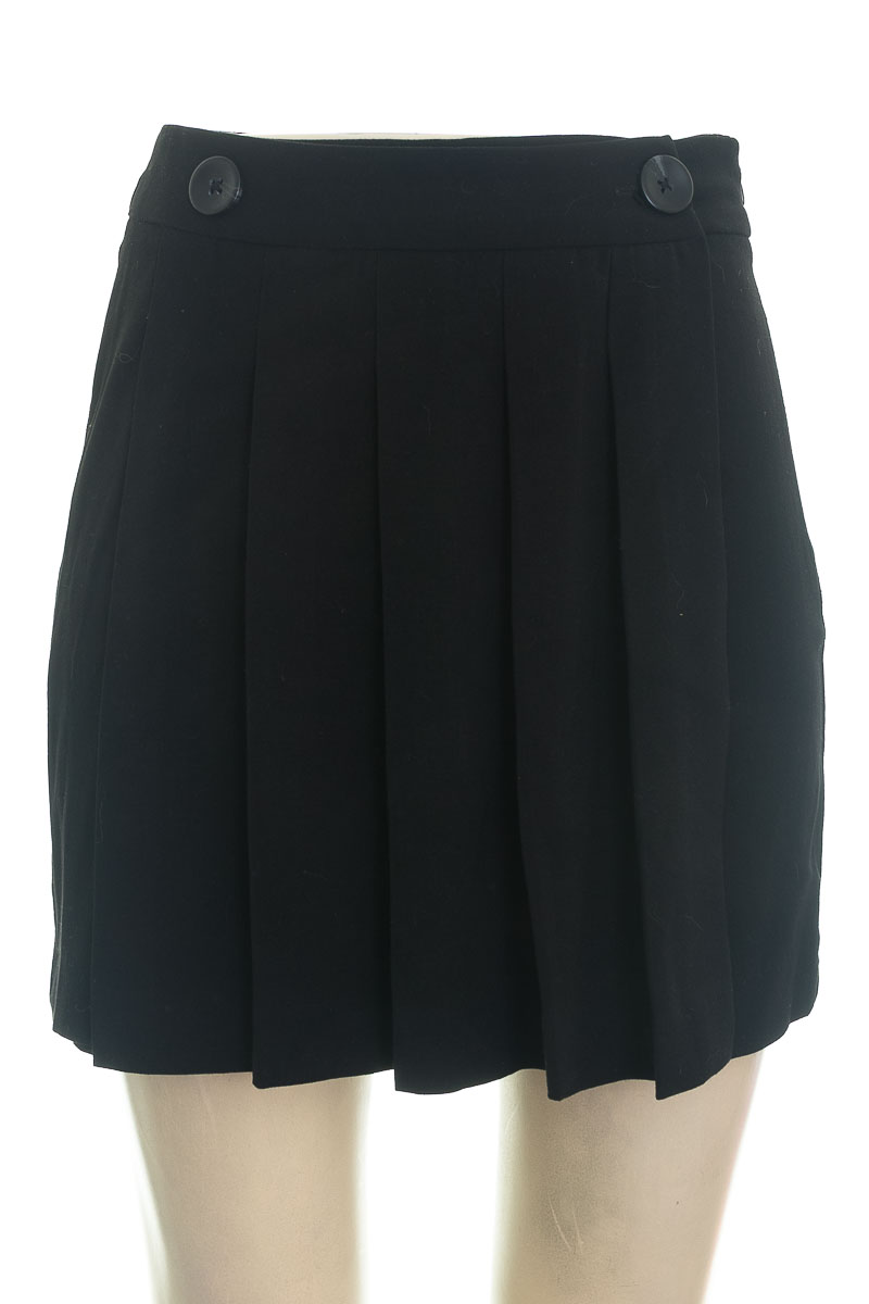 Short color Negro - Stradivarius | Closeando