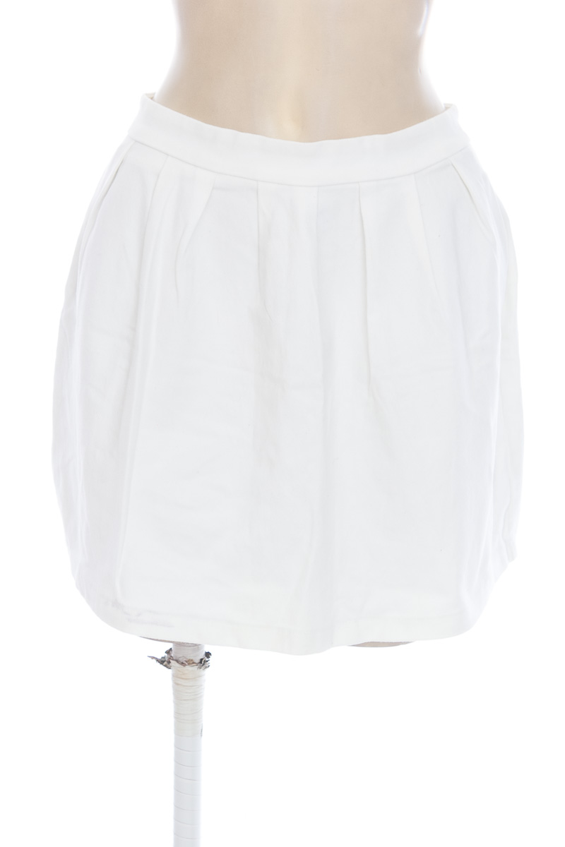 Falda color Blanco - Stradivarius | Closeando