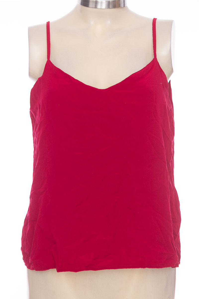 Top / Camiseta color Rojo - Leonisa talla S de Segunda Mano | Closeando
