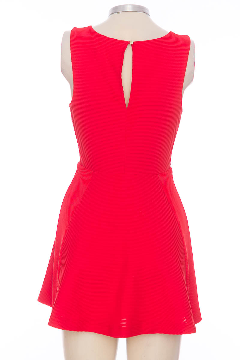 Vestido / Enterizo color Rojo - Express | Closeando