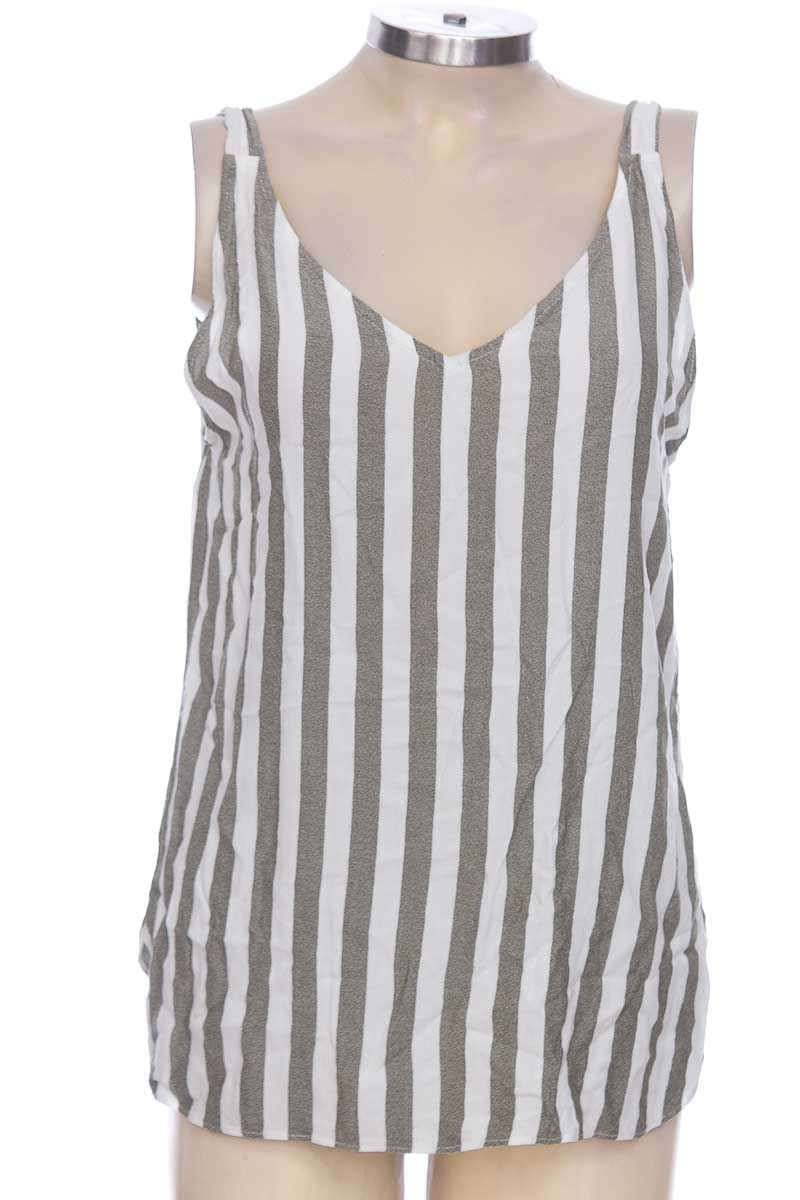 Top / Camiseta color Beige - Ryocco | Closeando