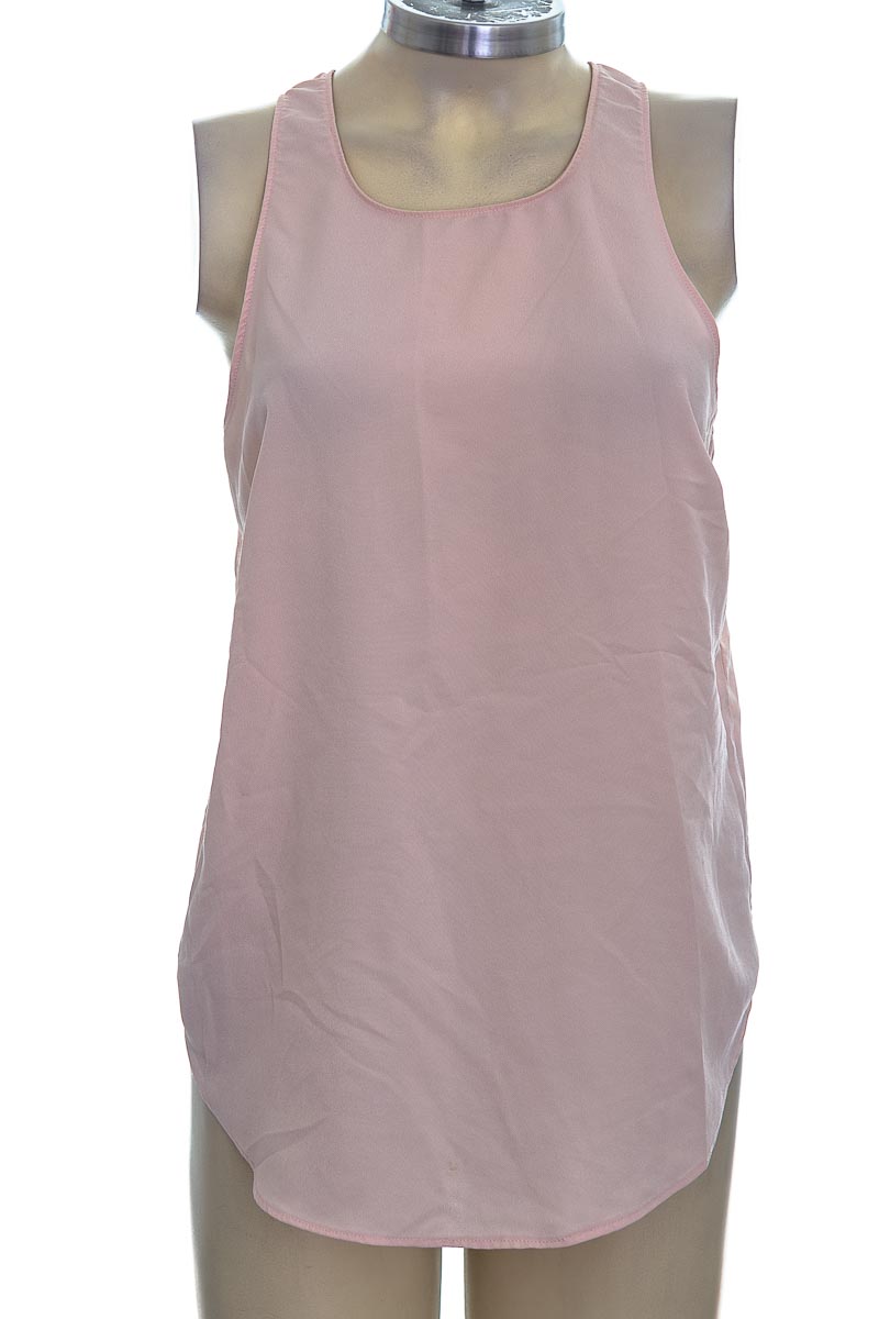 Top / Camiseta color Rosado - Stradivarius | Closeando