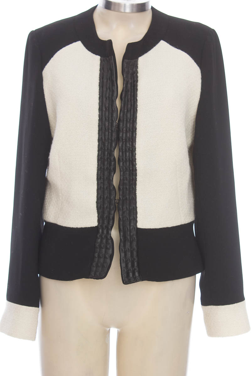 Chaqueta / Abrigo color Negro - Cara Lotti | Closeando