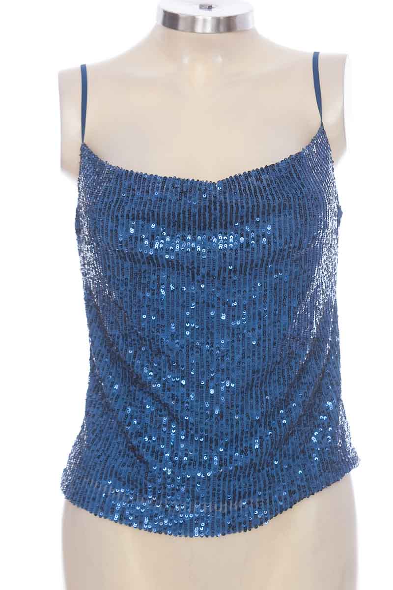 Top / Camiseta color Azul - Stradivarius | Closeando