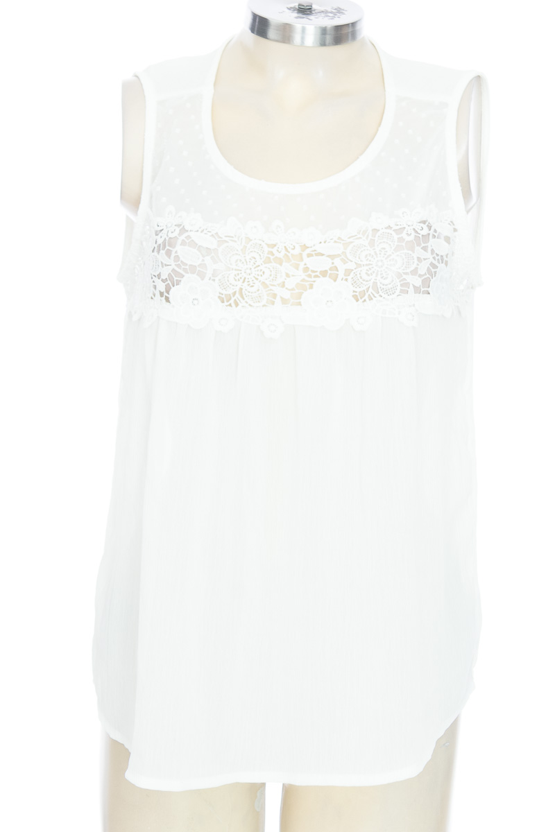 Top / Camiseta color Blanco - Leonisa talla M de Segunda Mano | Closeando