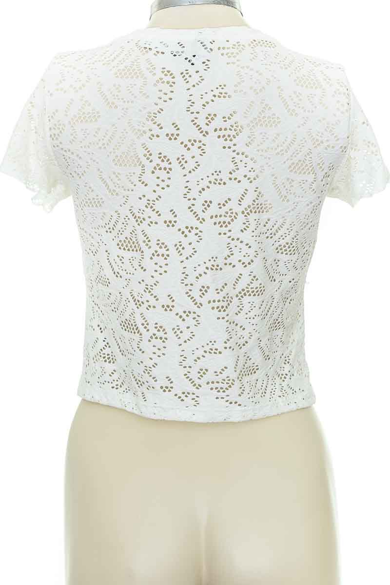 Top / Camiseta color Blanco - Koaj | Closeando