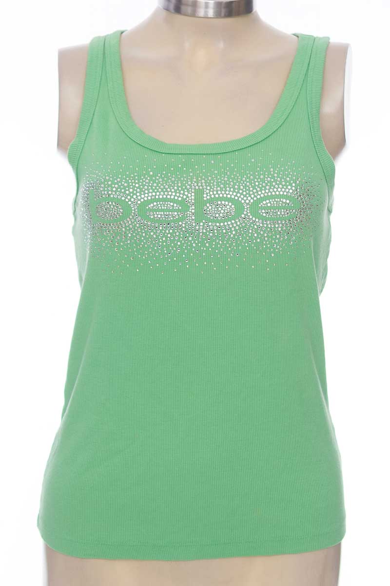 Top / Camiseta color Verde - BEBE | Closeando