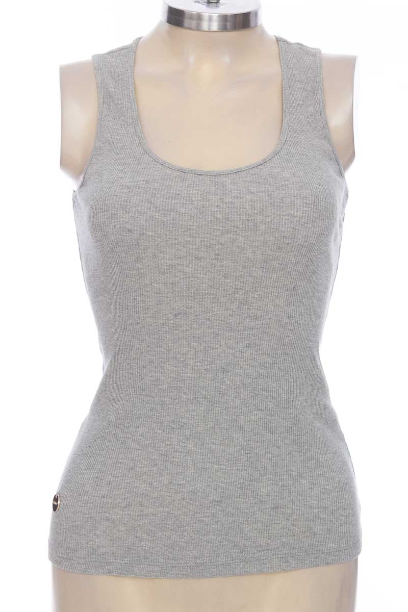 Top / Camiseta color Gris - Studio F | Closeando