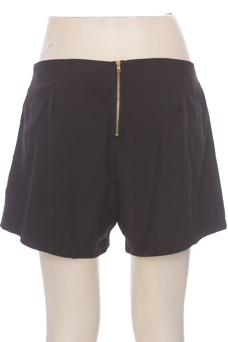 Short color Negro - Glamour | Closeando