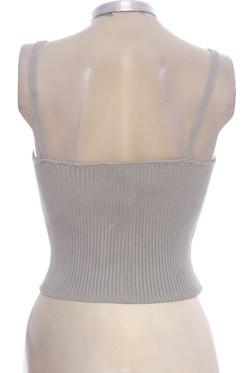 Top / Camiseta color Gris - Zara talla M de Segunda Mano | Closeando