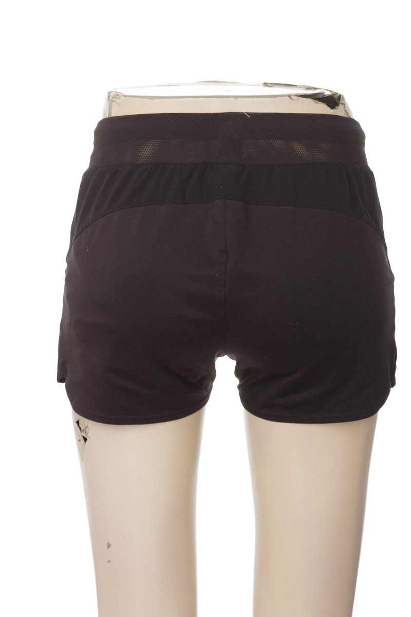 Ropa Deportiva / Salida de Baño color Negro - Artengo | Closeando