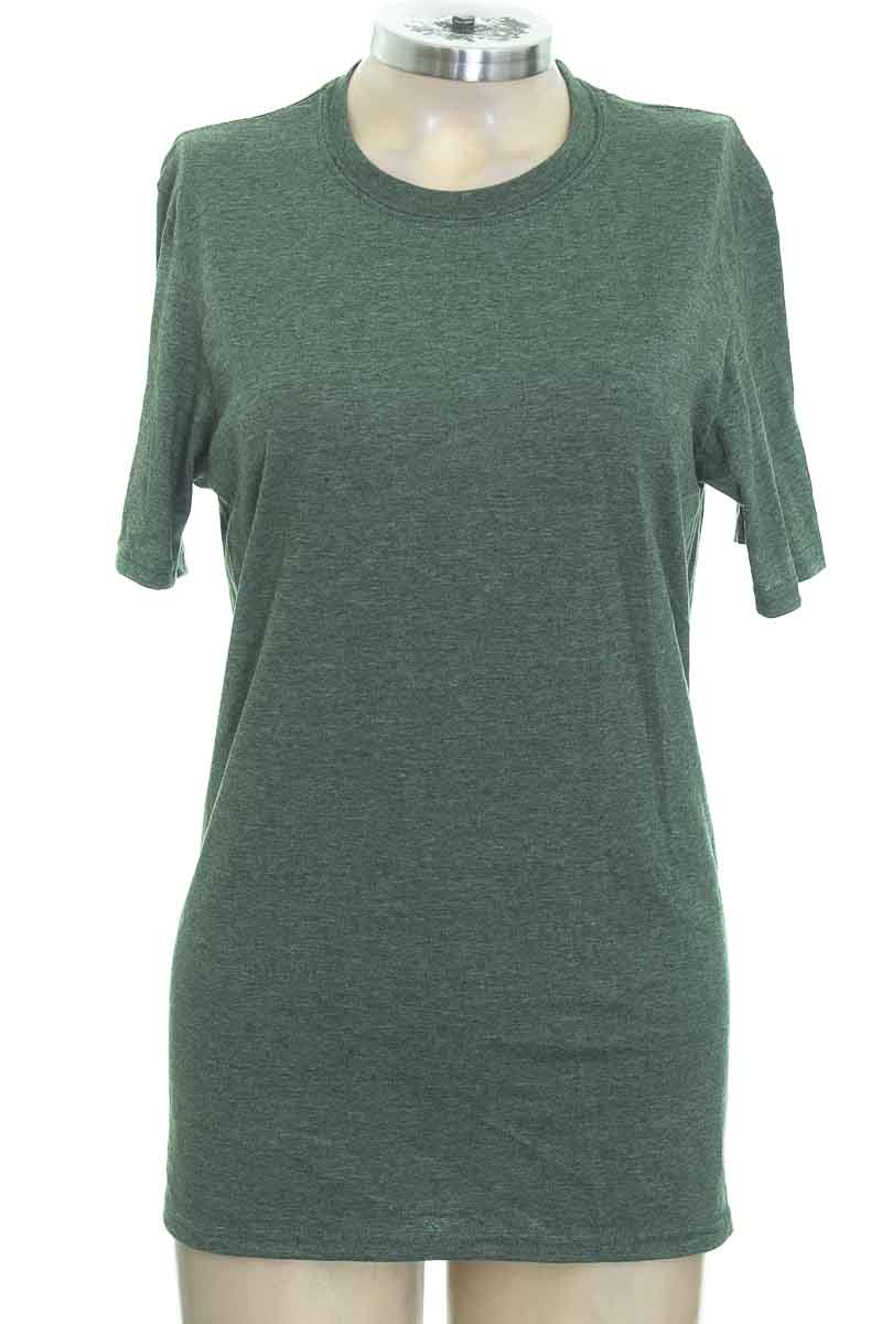 Top / Camiseta color Verde - Gildan | Closeando