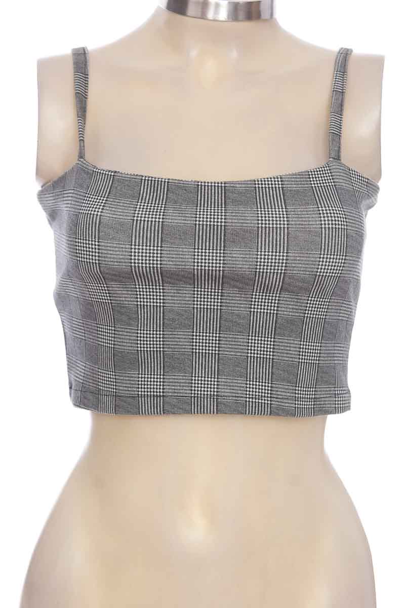 Top / Camiseta color Gris - Closeando | Closeando