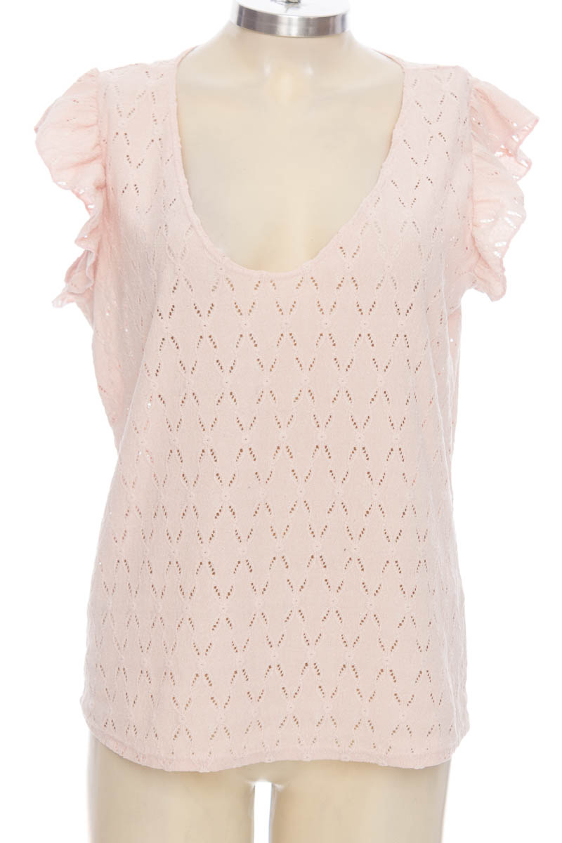 Top / Camiseta color Rosado - Carmel | Closeando