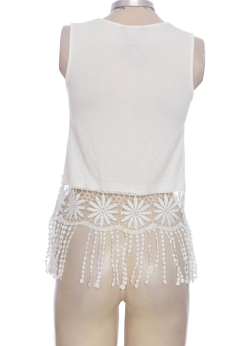 Top / Camiseta color Beige - RAGGED | Closeando