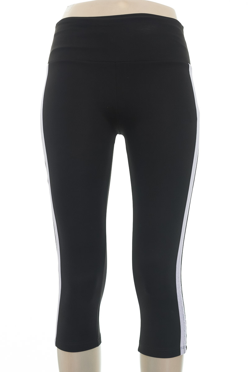 Ropa Deportiva / Salida de Baño color Negro - MP. | Closeando