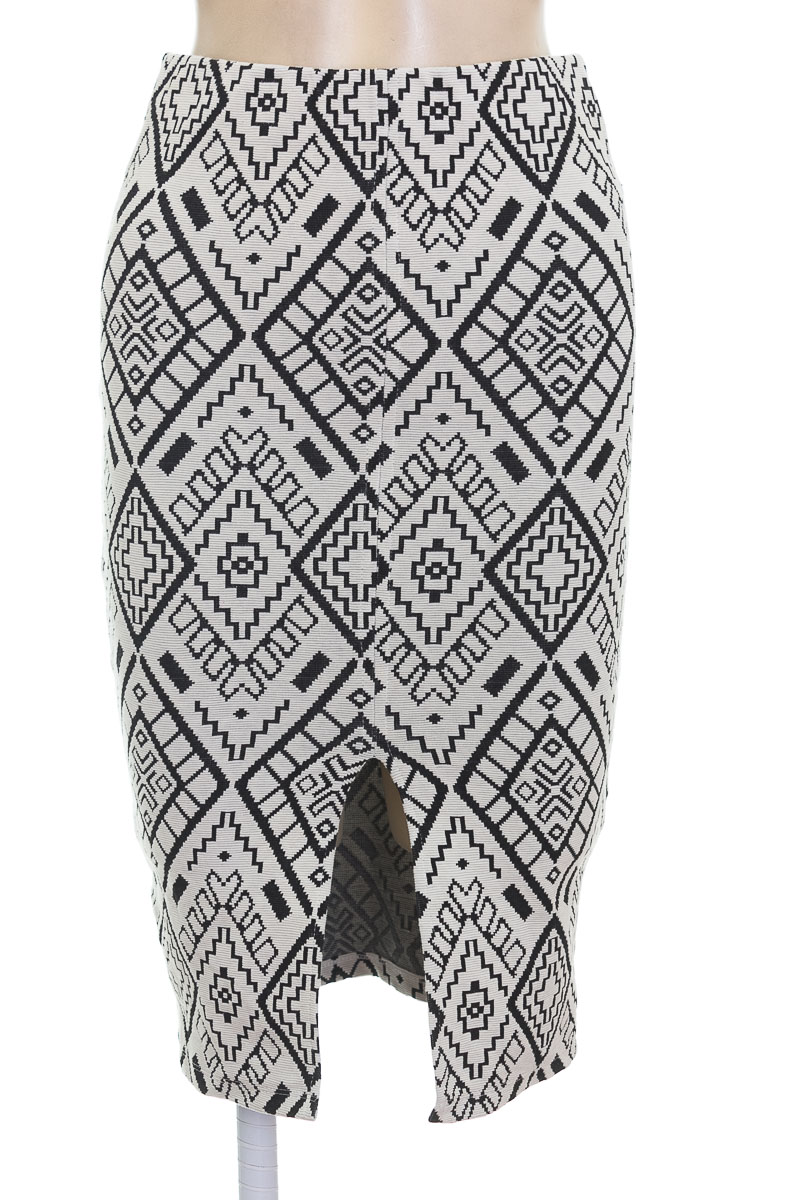 Falda color Blanco - Zara | Closeando