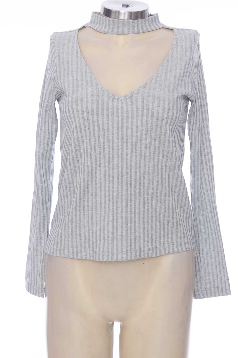 Top / Camiseta color Gris - TopMark | Closeando