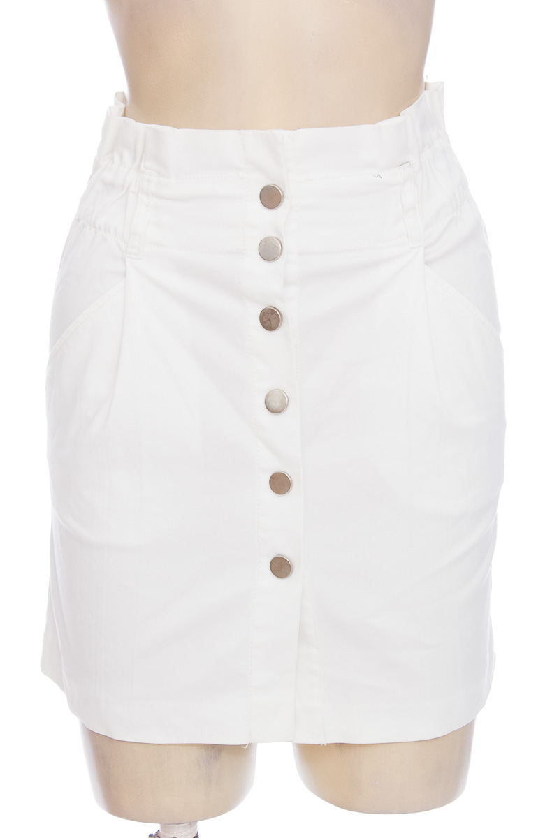 Falda color Blanco - Zara | Closeando