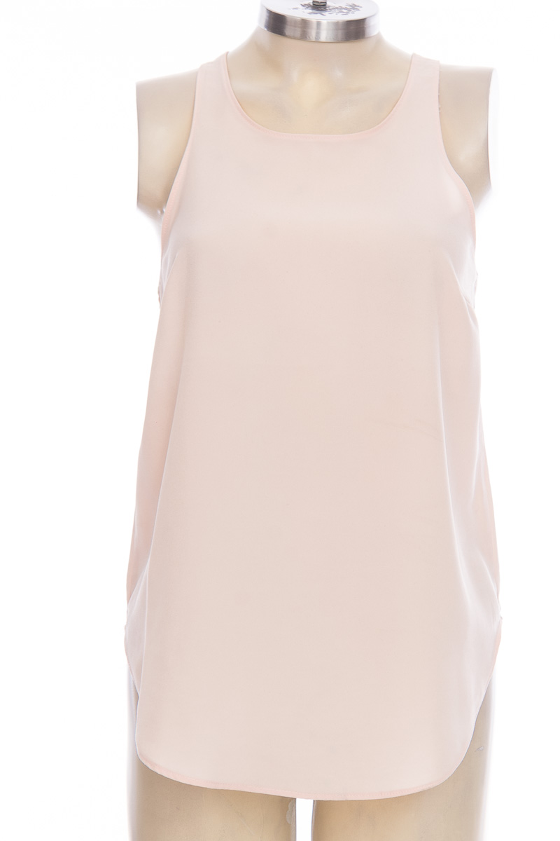 Top / Camiseta color Rosado - Stradivarius talla S de Segunda Mano ...