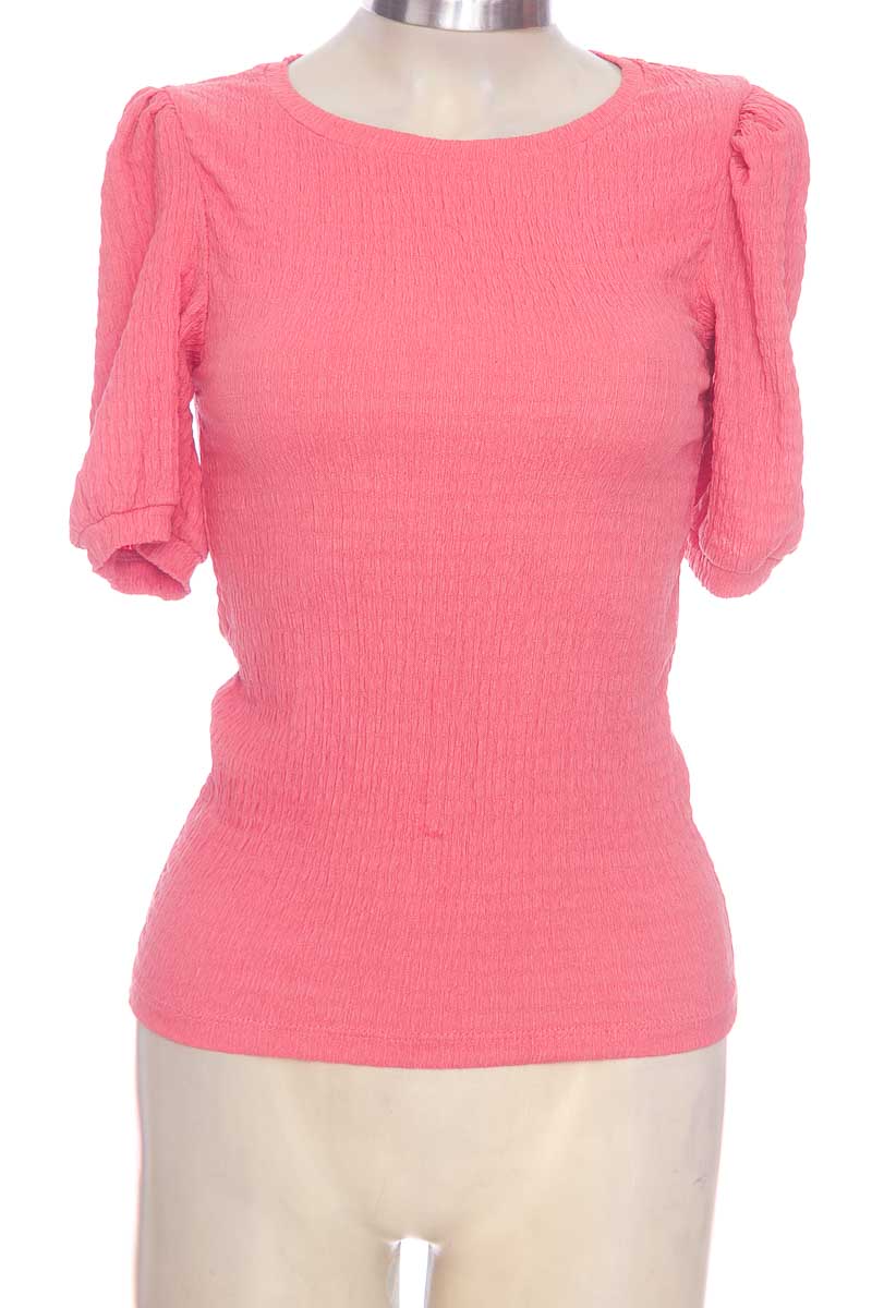 Top / Camiseta color Rosado - Stradivarius | Closeando