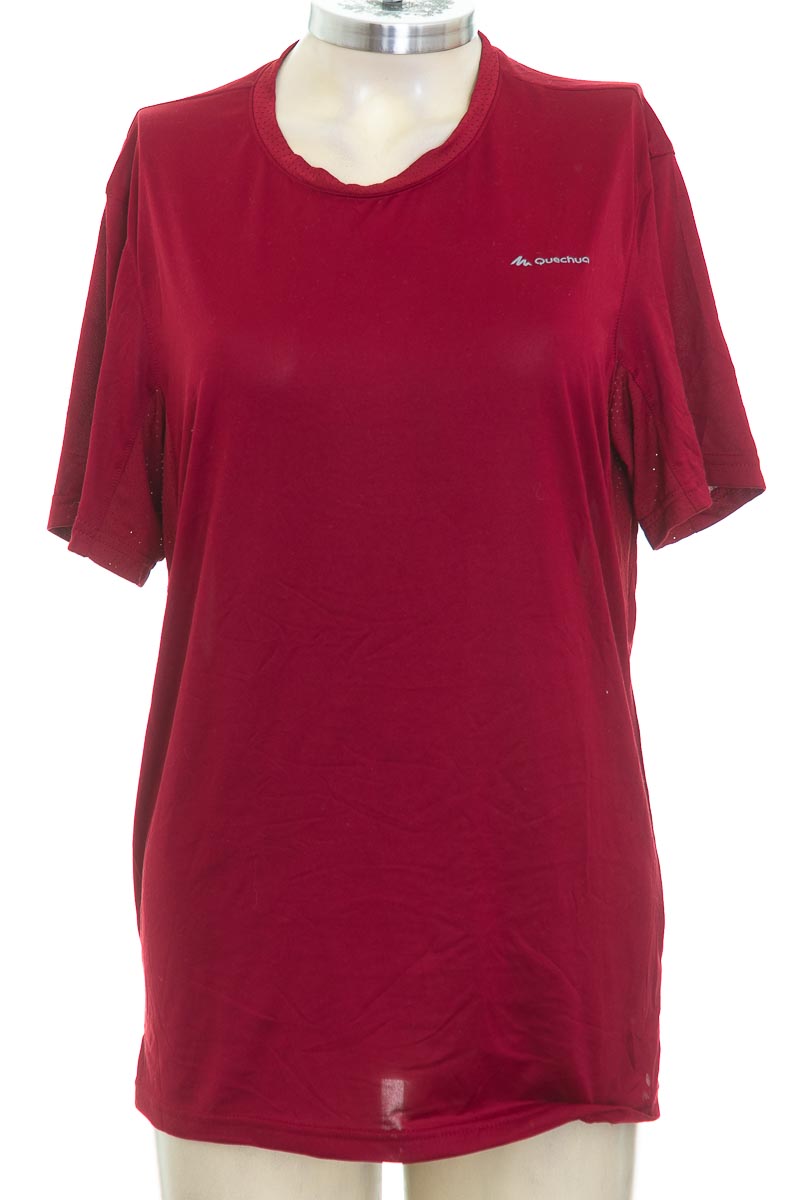 Ropa Deportiva / Salida de Baño color Rojo - Quechua | Closeando