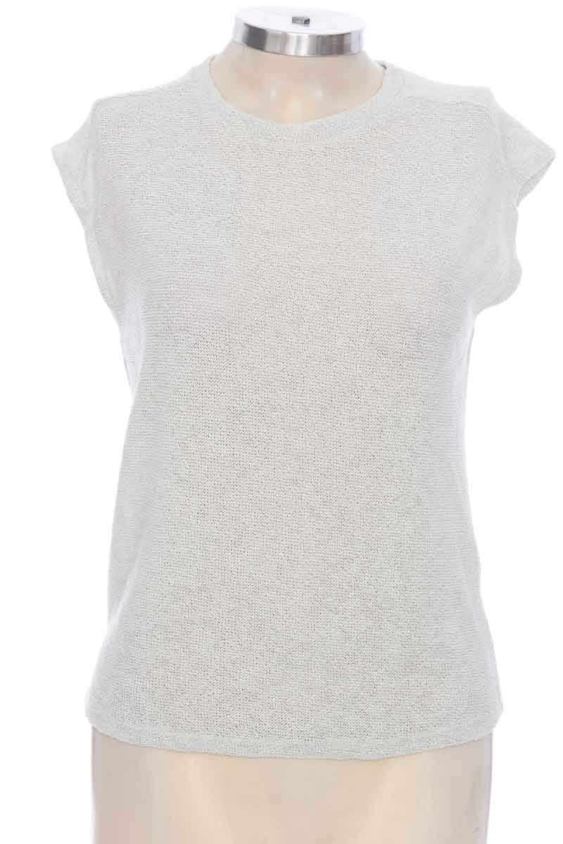 Top / Camiseta color Gris - Zara | Closeando