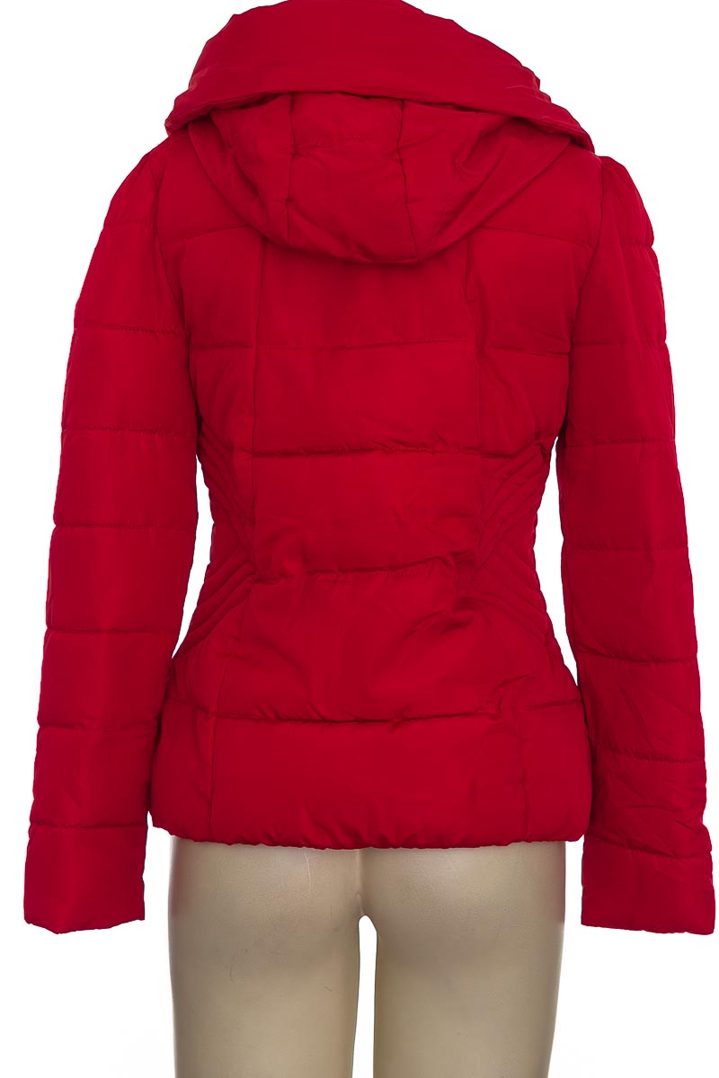 Chaqueta / Abrigo color Rojo - LELE | Closeando