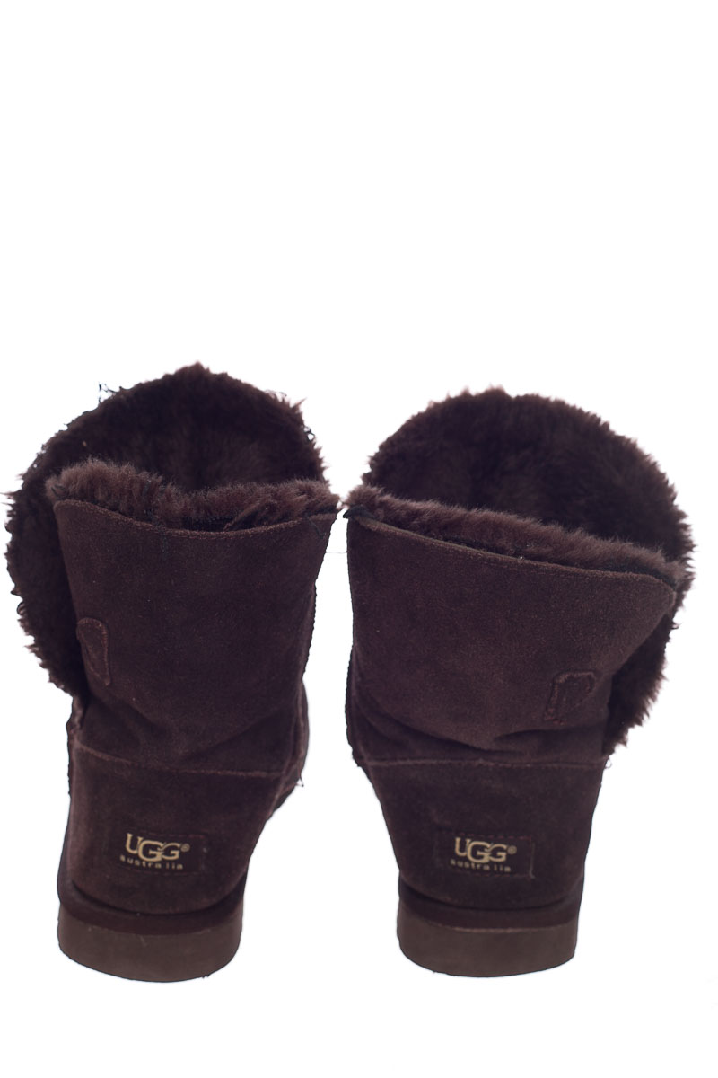 Zapatos color Café - Ugg | Closeando