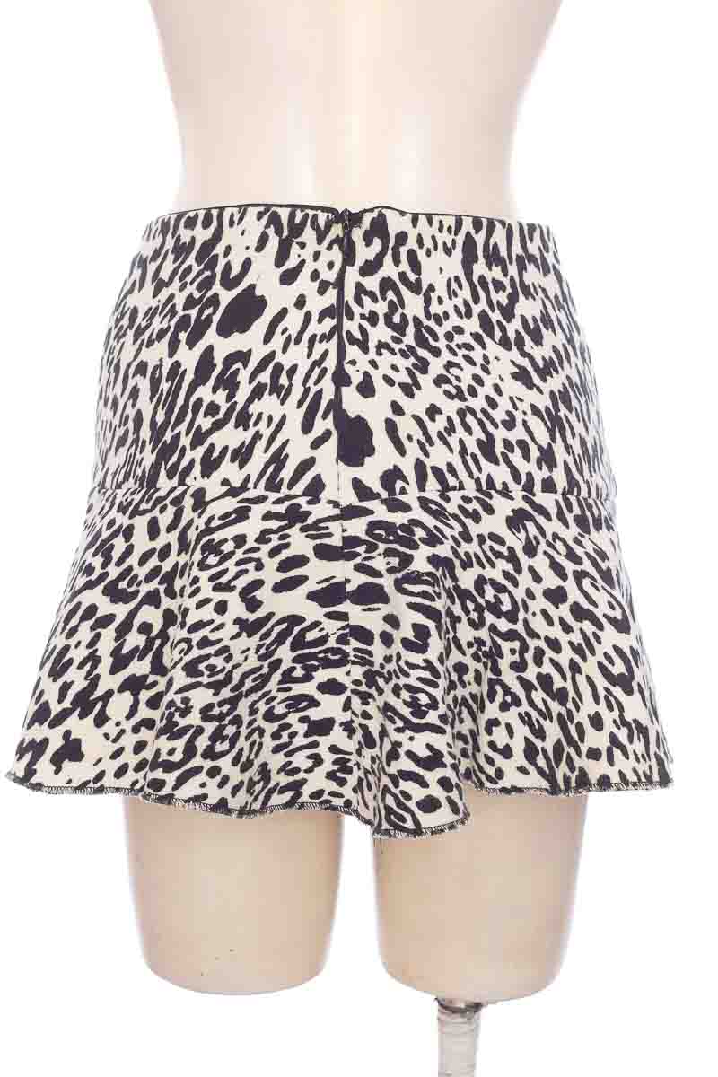 Falda color Blanco - Zara | Closeando