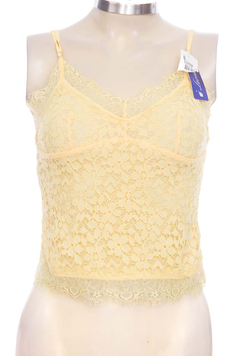 Top / Camiseta color Amarillo - Leonisa talla S como nuevo | Closeando