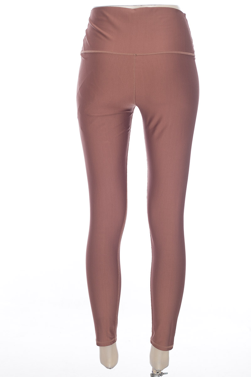 Ropa Deportiva / Salida de Baño color Rosado - Taiki talla M de Segunda ...