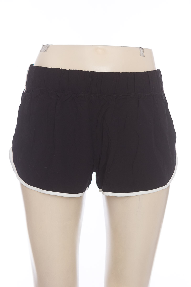 Short color Negro - St.Even | Closeando