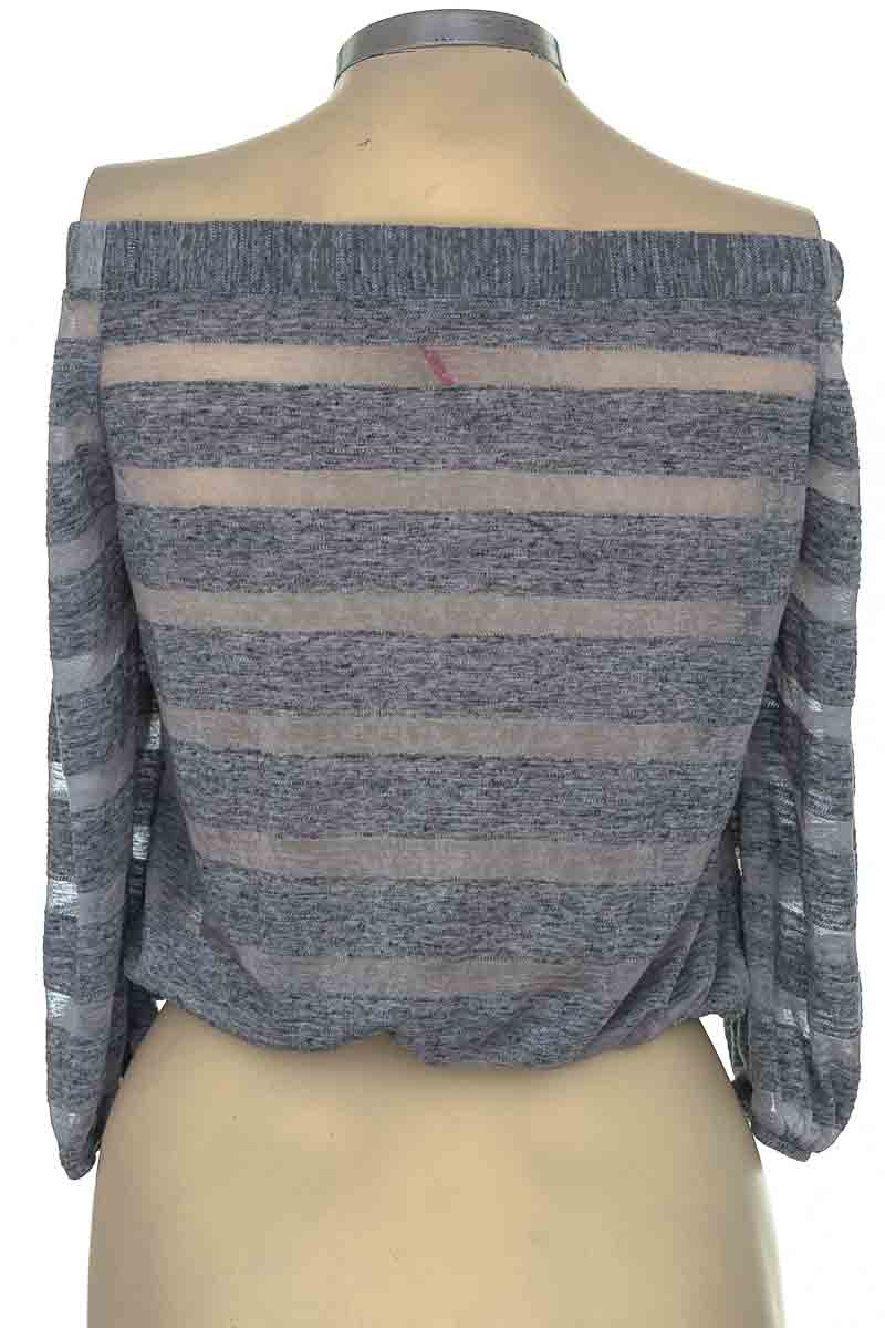 Blusa color Gris - TOP ONE | Closeando