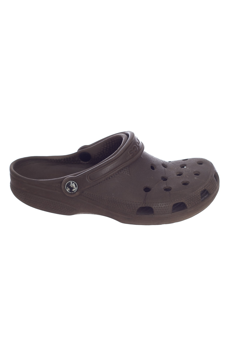 Zapatos color Café - Crocs | Closeando