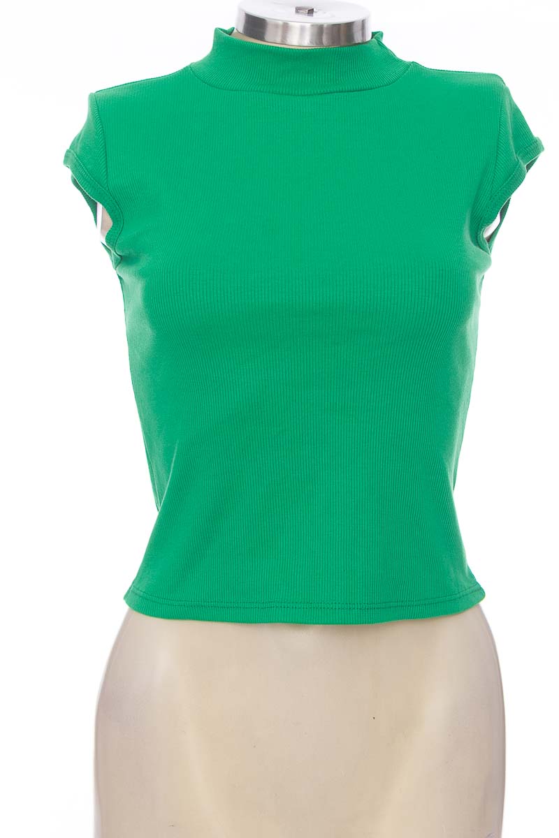 Top / Camiseta color Verde - Confecciones | Closeando