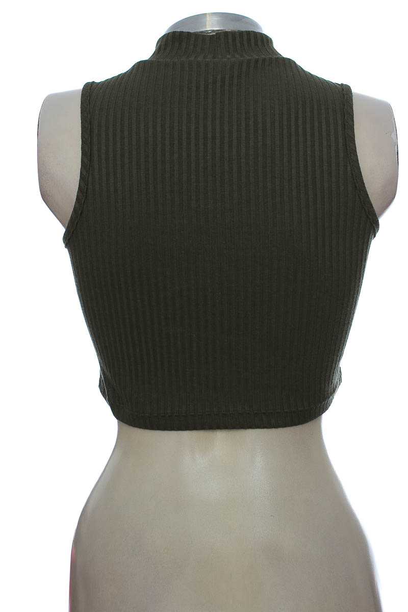 Top / Camiseta color Verde - Yerba Buena | Closeando