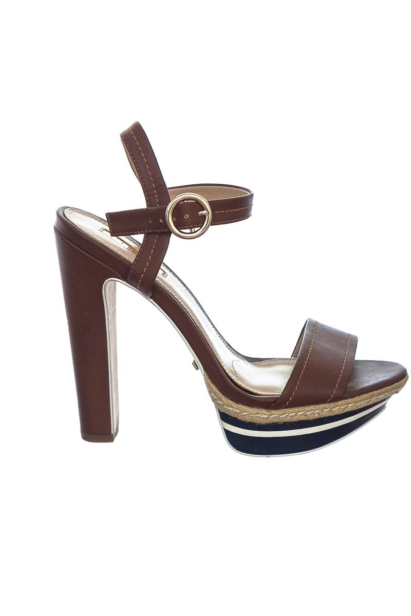 Zapatos color Café - Studio F | Closeando