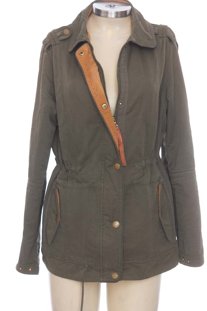 Chaqueta / Abrigo color Verde - Totto | Closeando