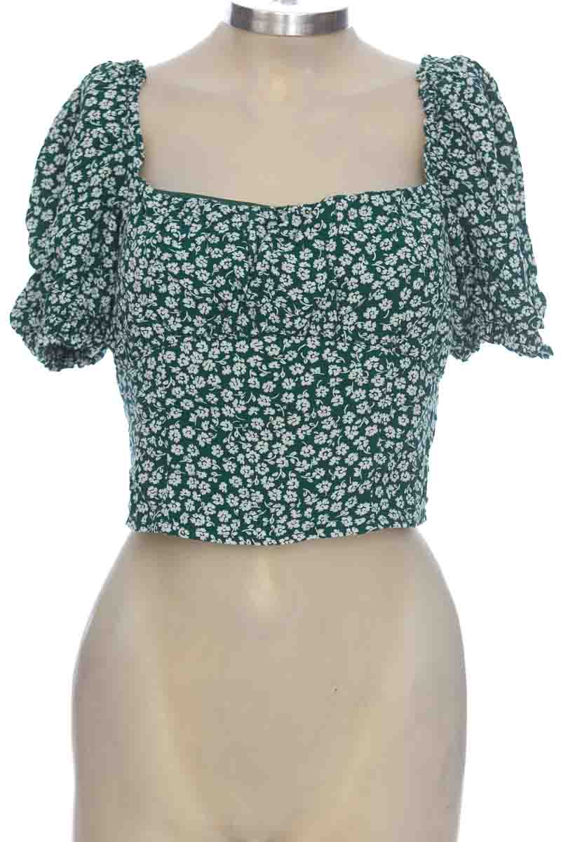 Top / Camiseta color Verde - H&M talla S de Segunda Mano | Closeando